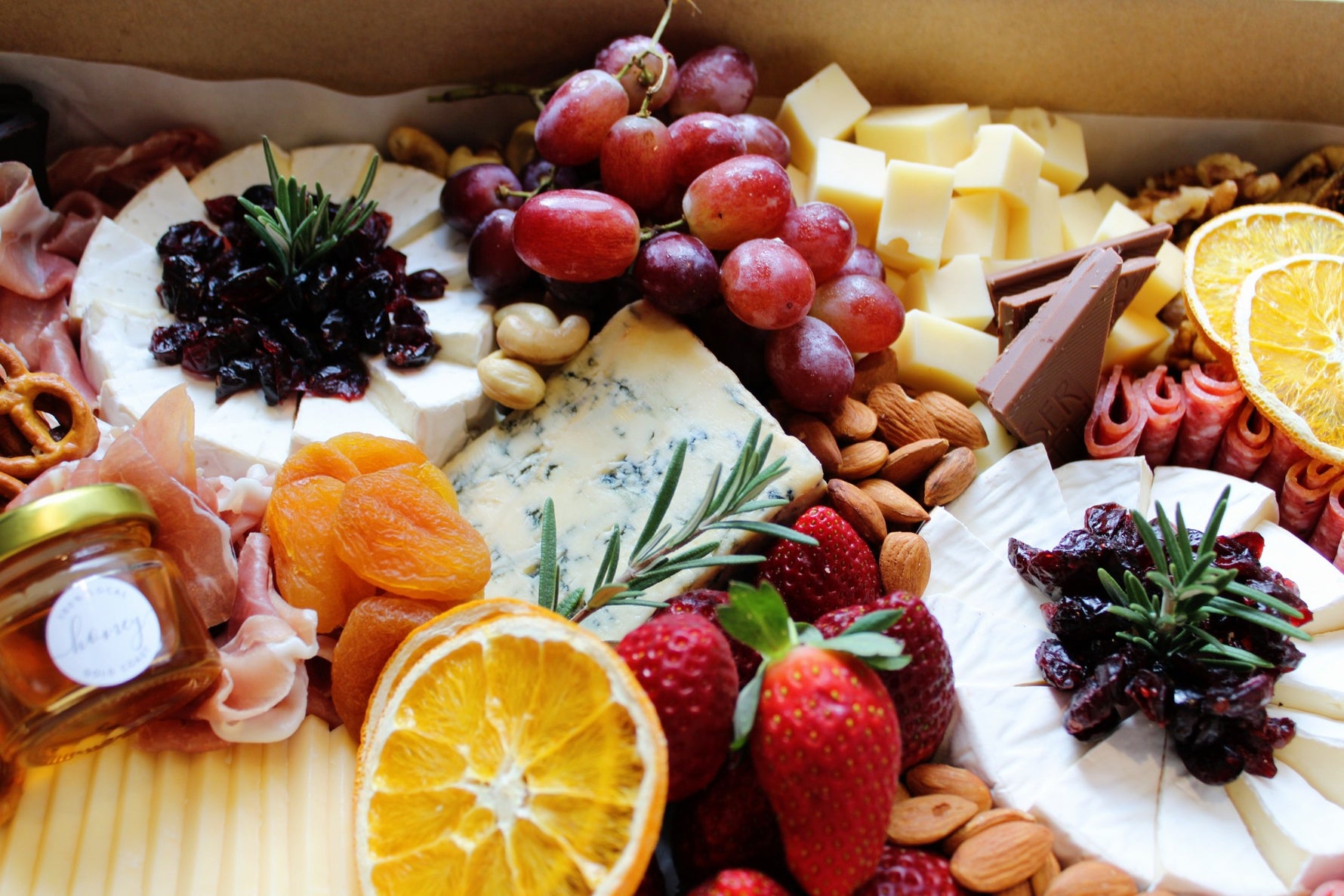 Bespoke Grazing Table and Cheese Platters – Cheese and Crackers GC
