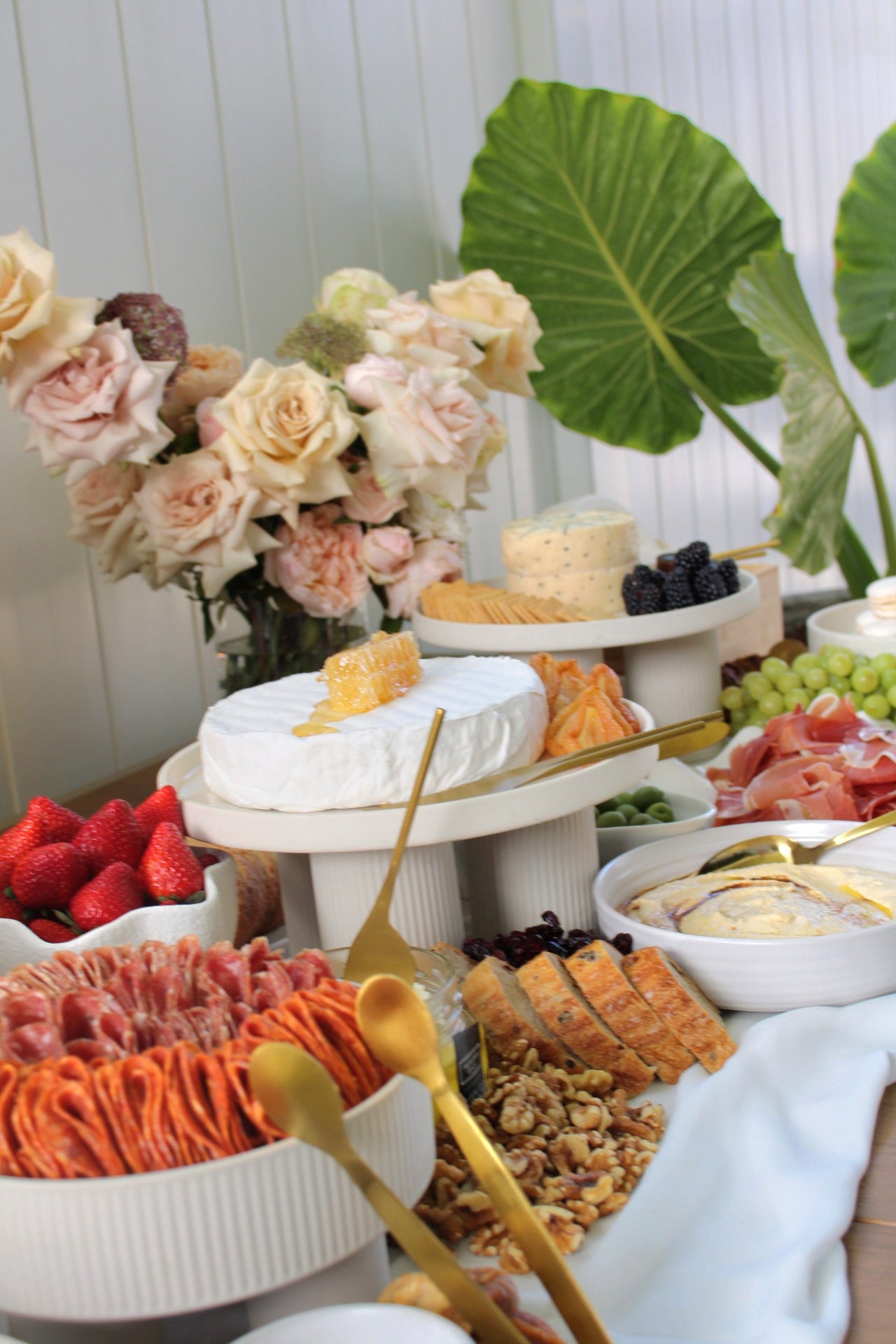BESPOKE GRAZING TABLES – Cheese and Crackers GC